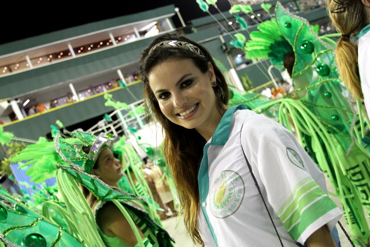 Sthefany Brito participa de desfile no Rio - Quem | Rio de Janeiro