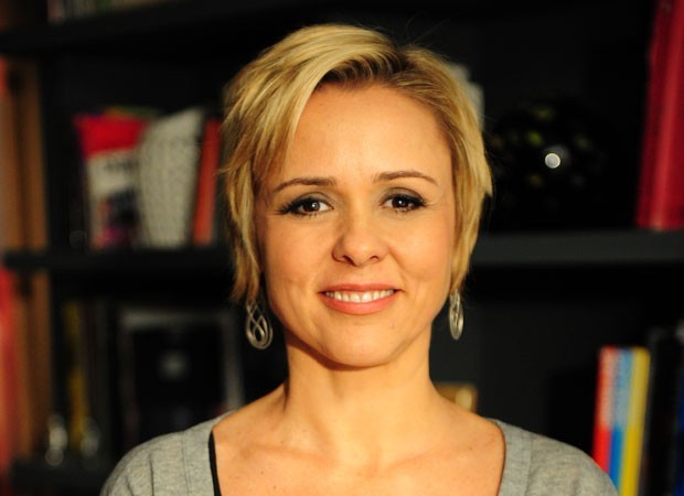 Giulia Gam sobre a TV em alta definição: "É terrível, não dá nem para a ...