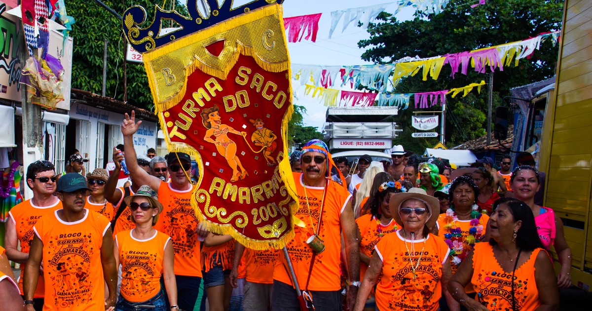 G1 - Bloco Turma do Saco Amarrado faz a alegria dos foliões em ...