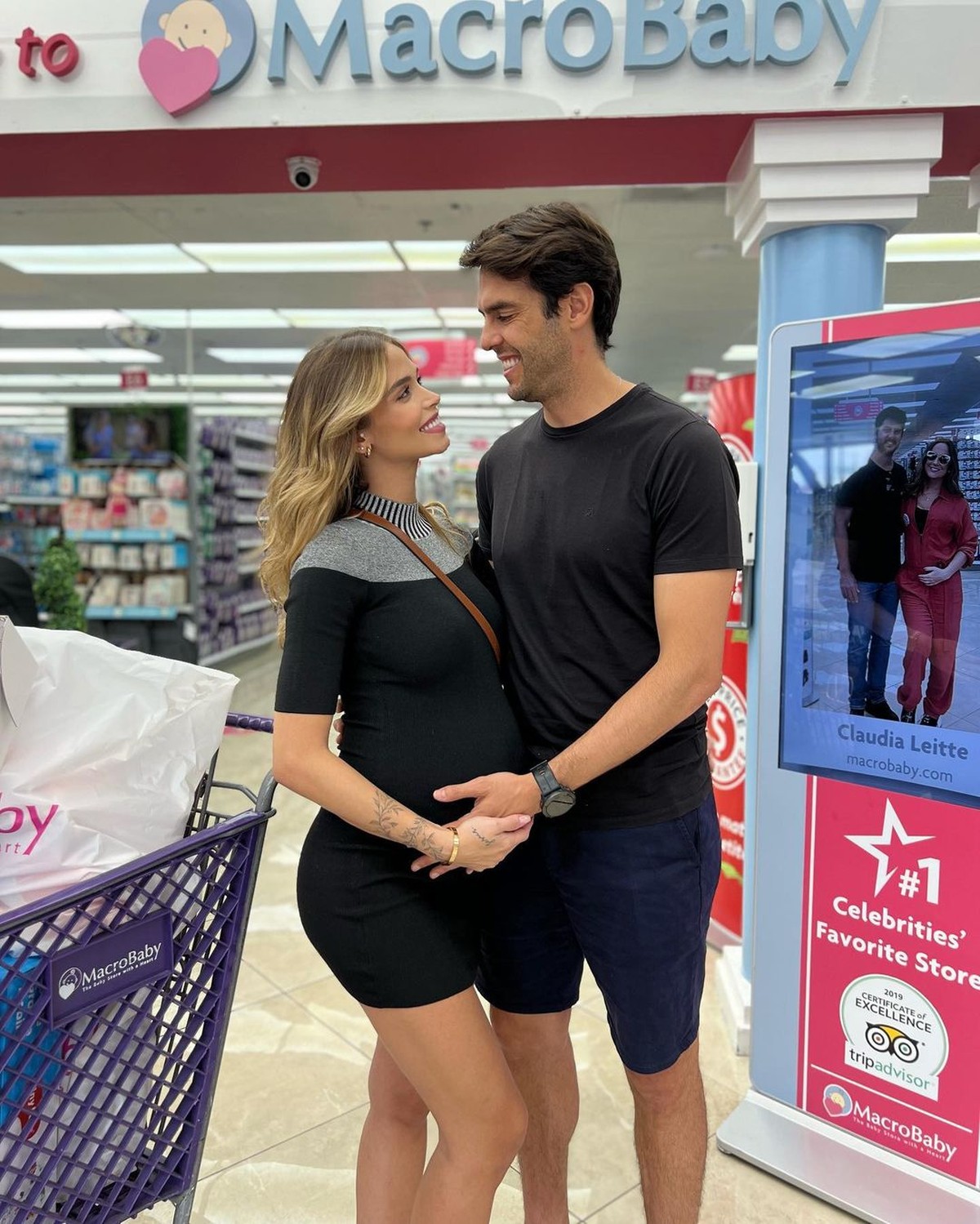Carol Dias e Kaká fazem enxoval da segunda filha em Orlando ...