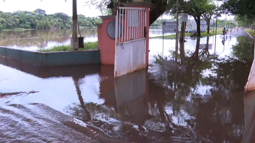 Chuva causa inundações e afeta estação de tratamento de água em Morro ...