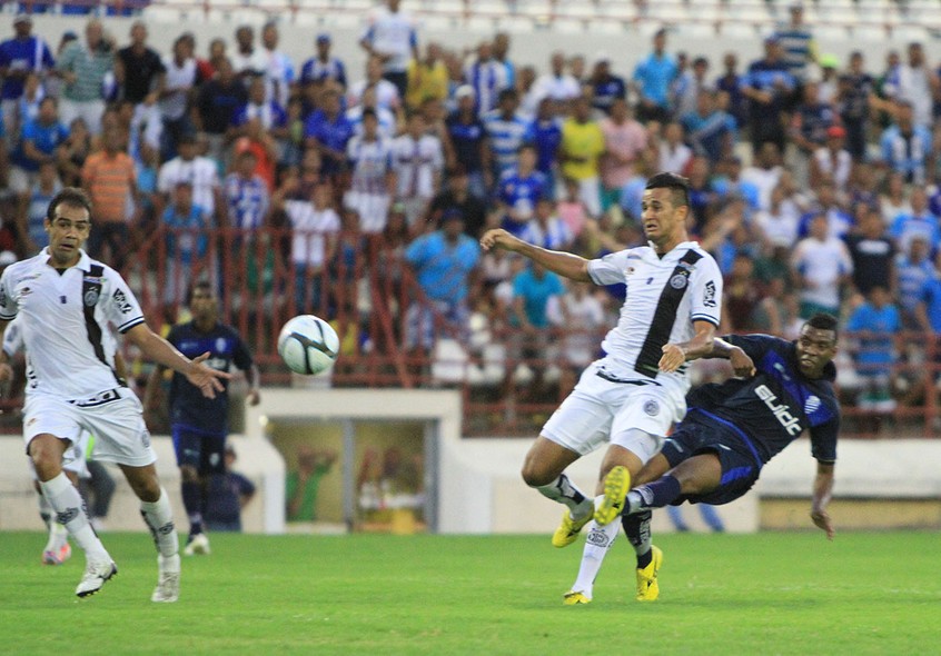 Confira as imagens de CSA 2 x 0 ASA - fotos em campeonato alagoano