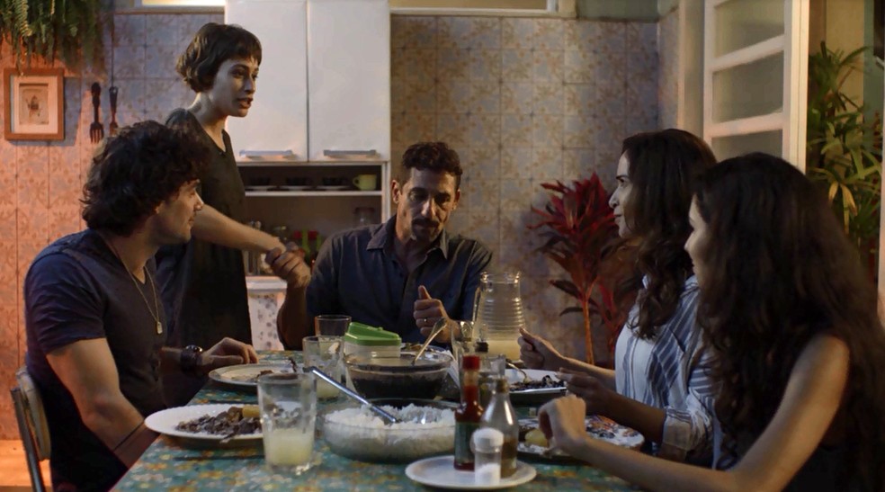 Manu convence Juarez a empregá-la | vem por aí | Gshow