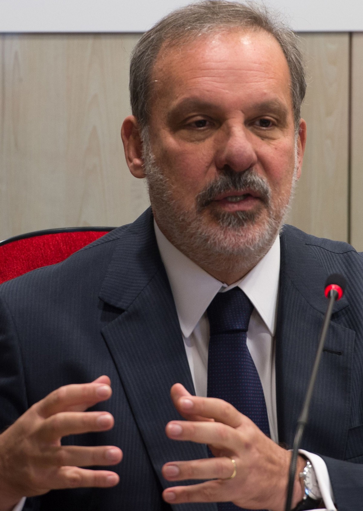 Monteiro promete nova política industrial e decisão sobre o aço ...