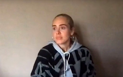 Adele faz primeira aparição pública em meses com vídeo de homenagem a ...
