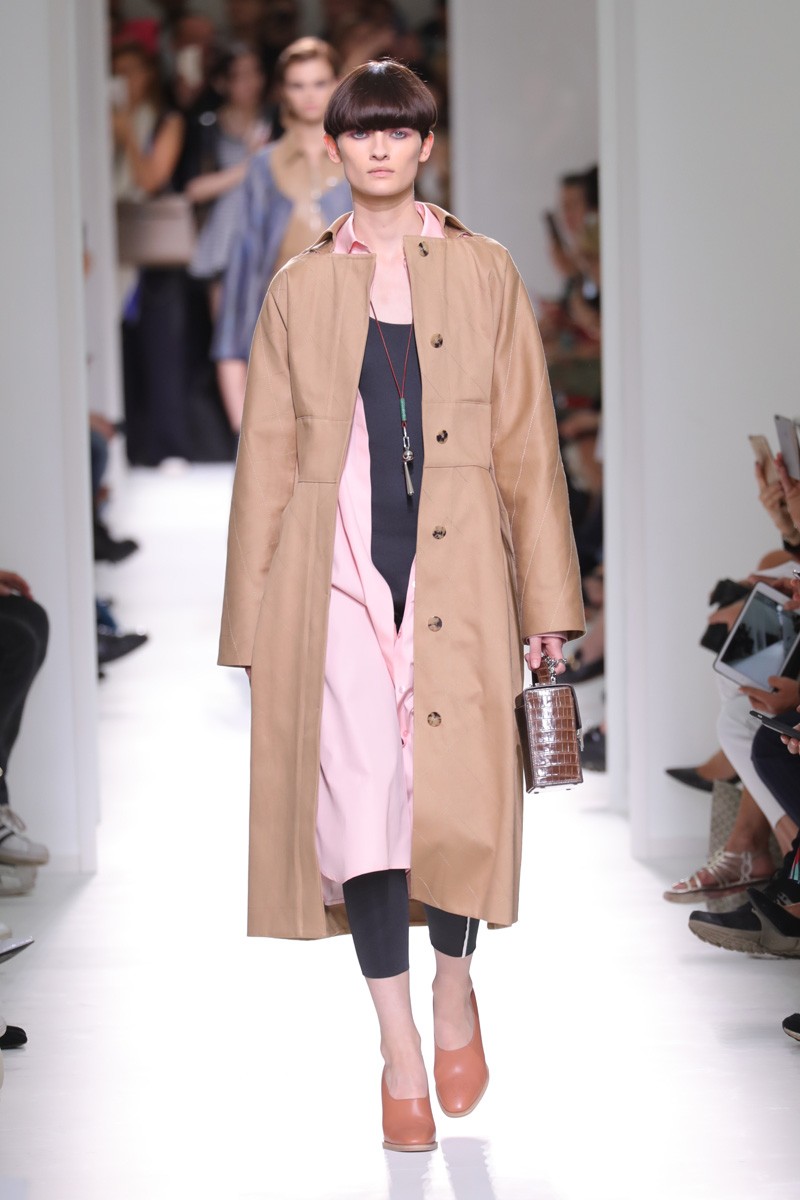 Hermès alia clássico atemporal da marca a desejos do momento | Desfiles ...