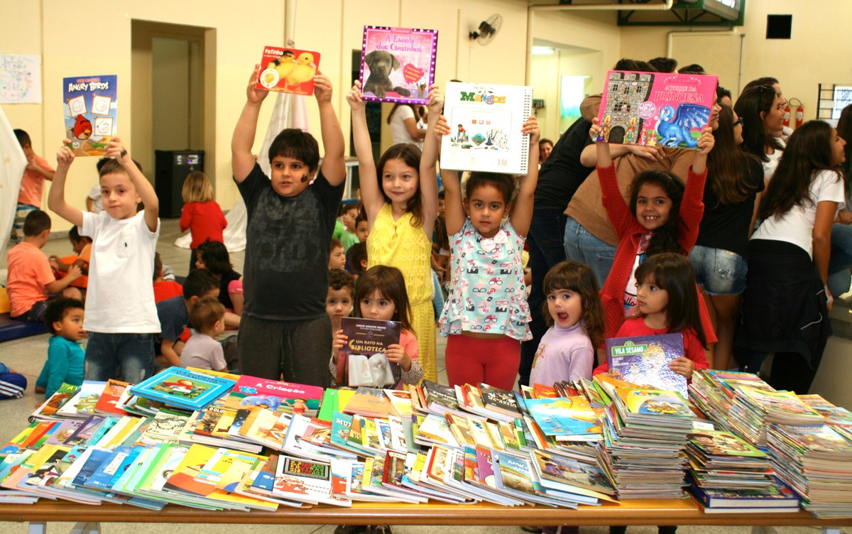 Projeto arrecada 1,3 mil livros em um mês e doa para escolas municipais ...