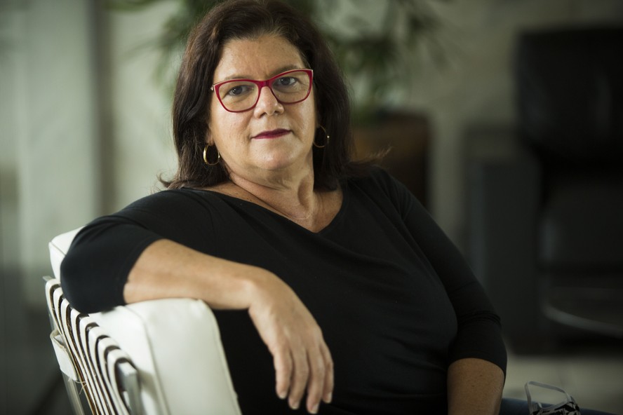 Andrea Pachá lança nova edição de dez anos do livro ‘A vida não é justa’