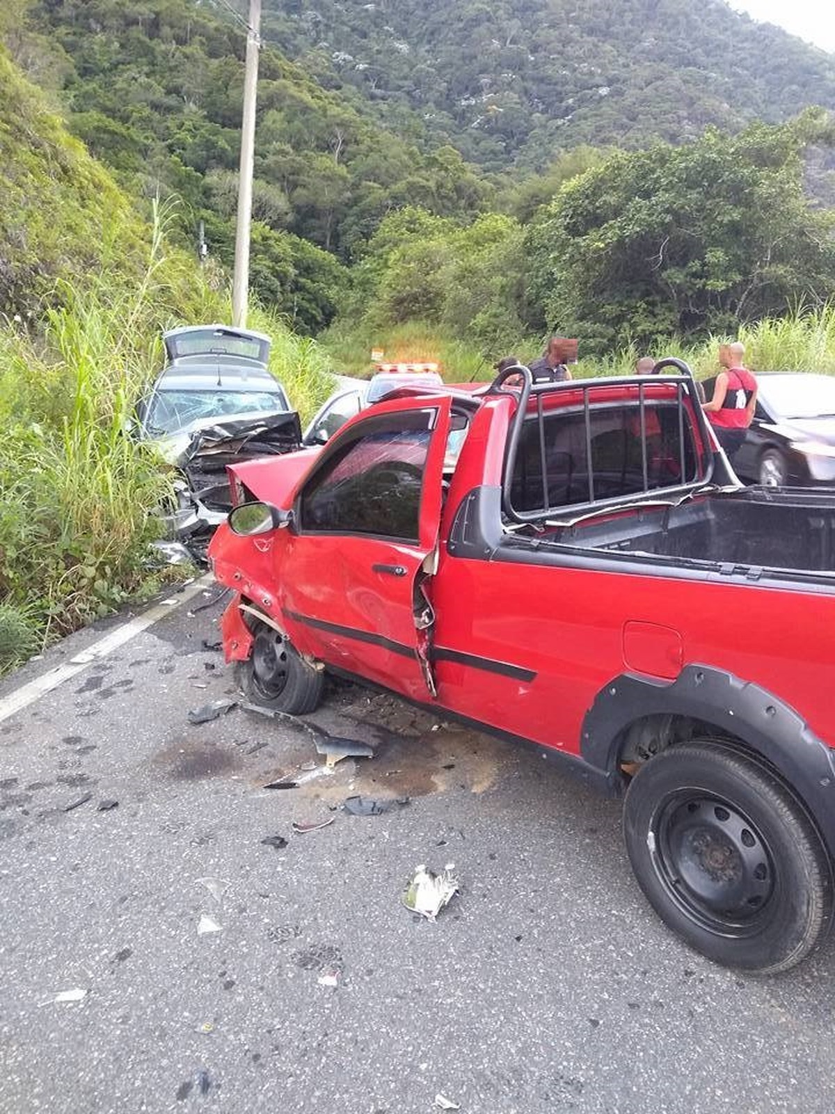 Colisão entre dois carros deixa cinco feridos em Santa Maria Madalena, no RJ | Região Serrana | G1