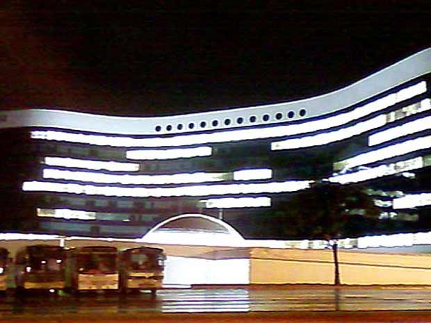 G1 - Internauta fotografa prédio do TSE com luzes acesas sábado à noite ...