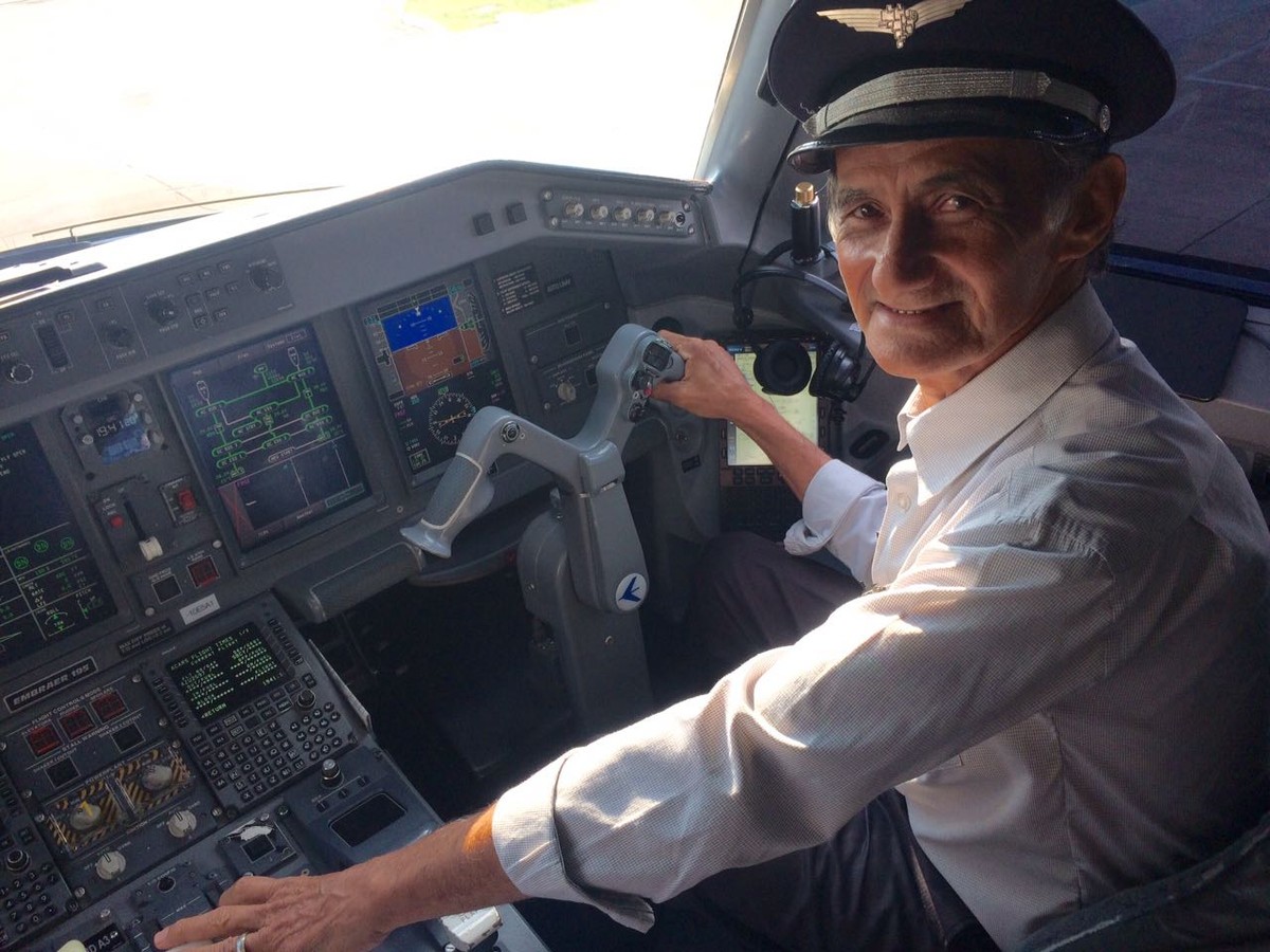 Após ser piloto por um dia, idoso que fez casa em forma de avião diz ...