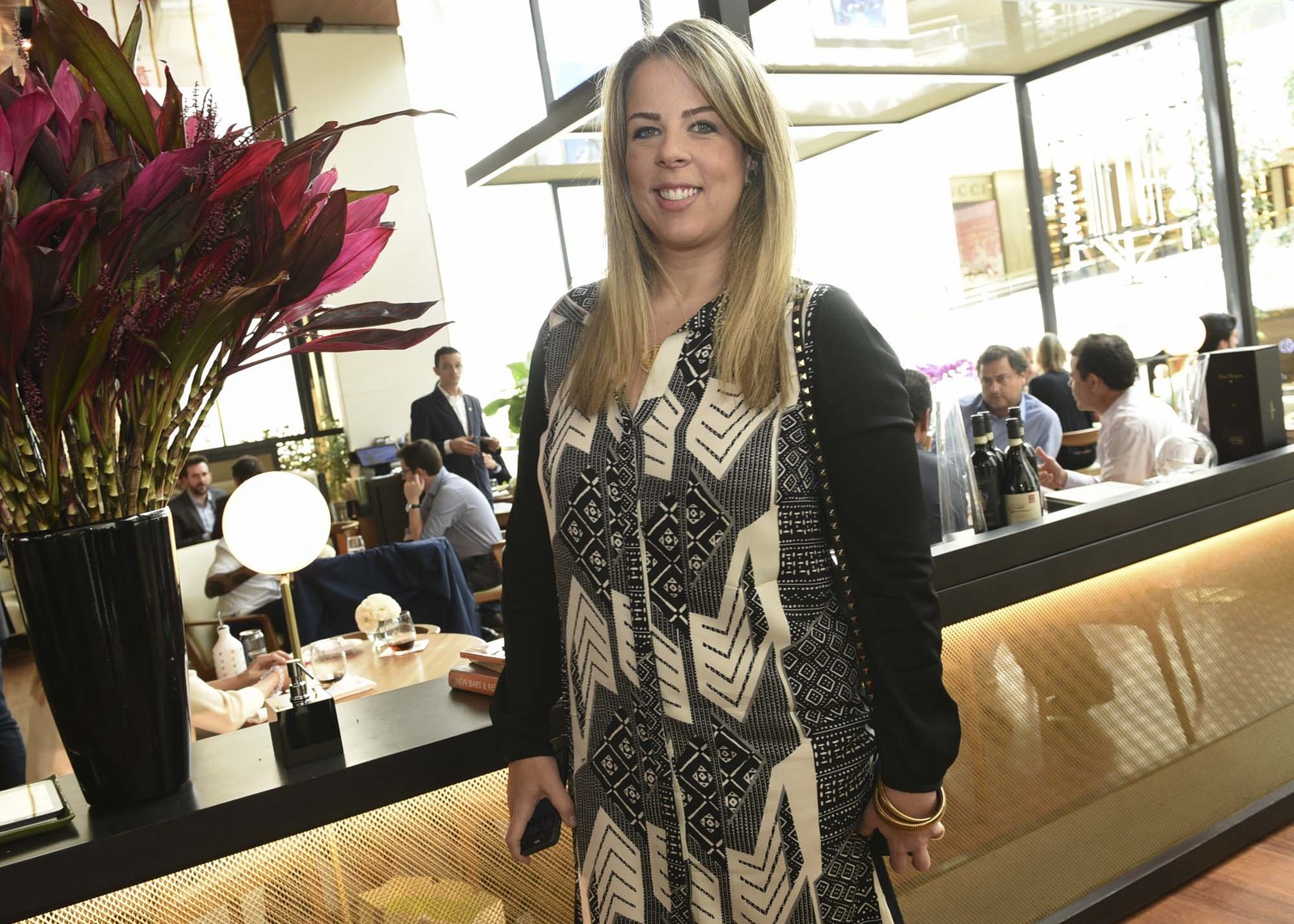 Alexandre Birman arma almoço para lançar resort 2017 | Lifestyle | Vogue