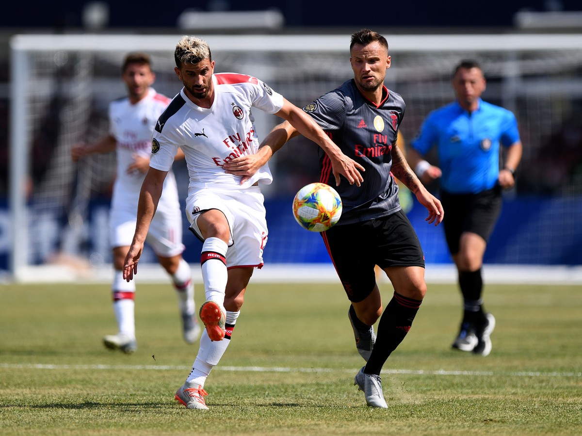 Benfica vence o Milan por 1 a 0 em amistoso nos Estados Unidos ...