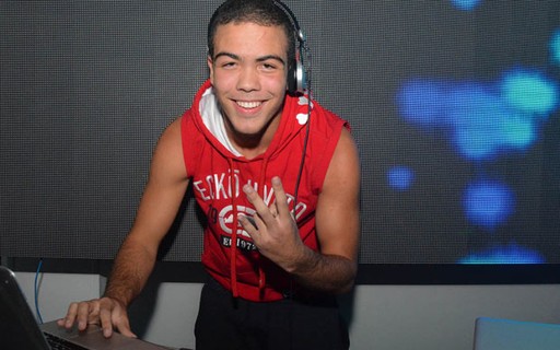 Ronald discoteca em festa de debutante - Quem | QUEM News