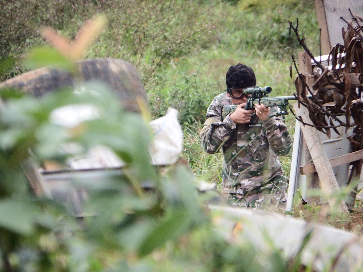 Encontro de airsoft reúne 100 praticantes na Ilha do Coração, em Ji ...