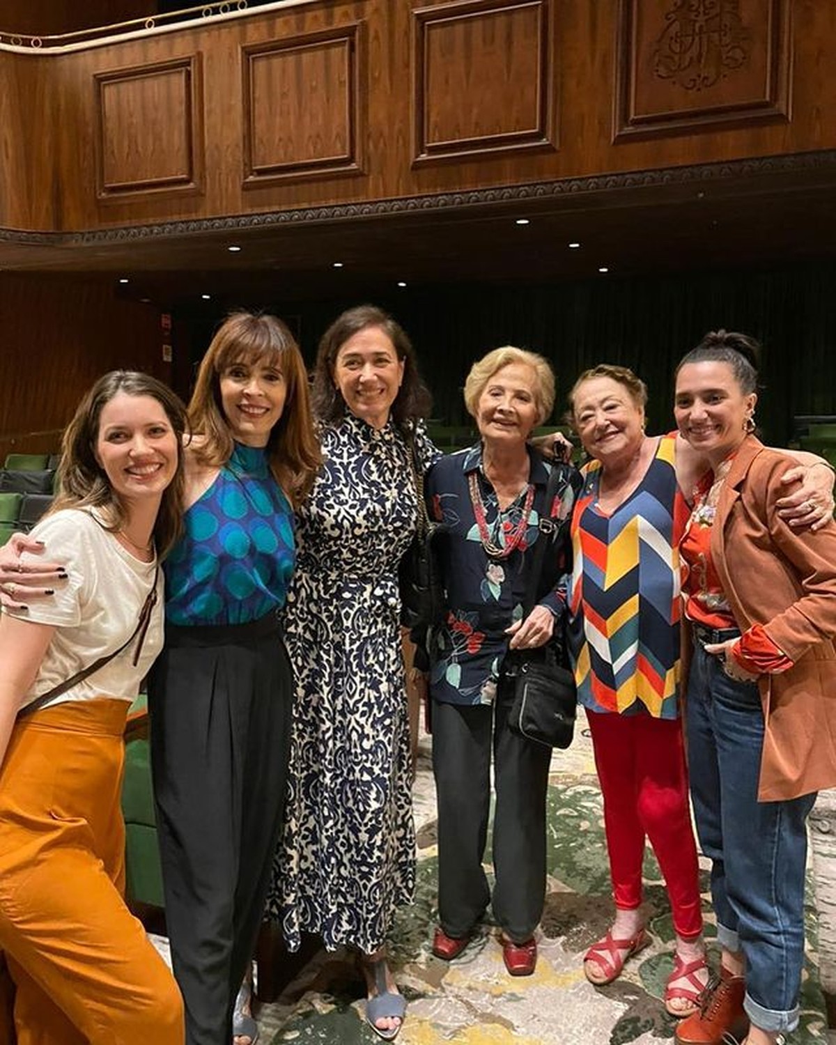 Lilia Cabral prestigia Suely Franco, Deborah Evelyn e Nathalia Dill no ...