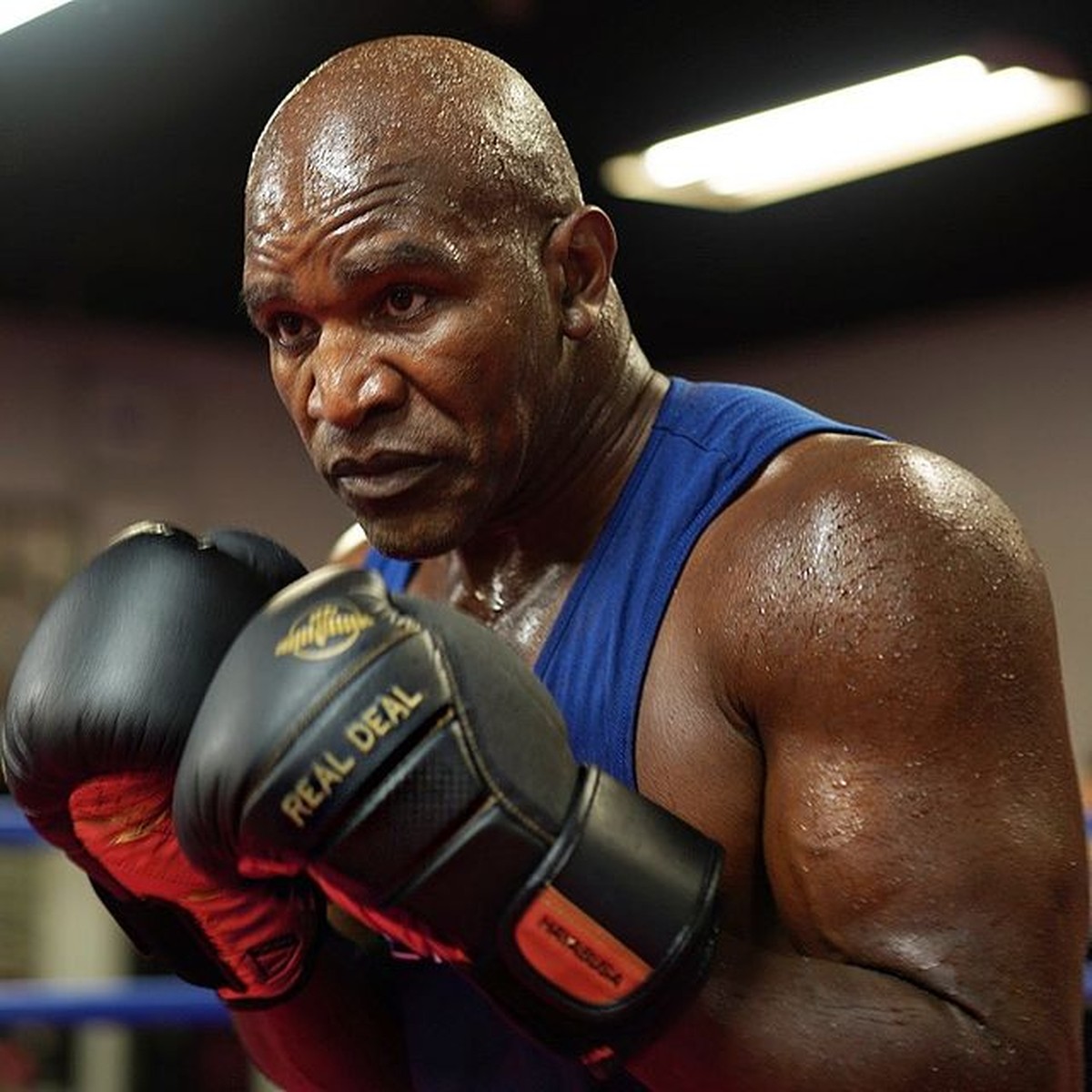Holyfield afirma acreditar em novo duelo contra Mike Tyson e desafia ...