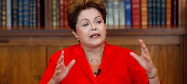 'Muito satisfeita', diz Dilma sobre votação de meta fiscal - Época ...
