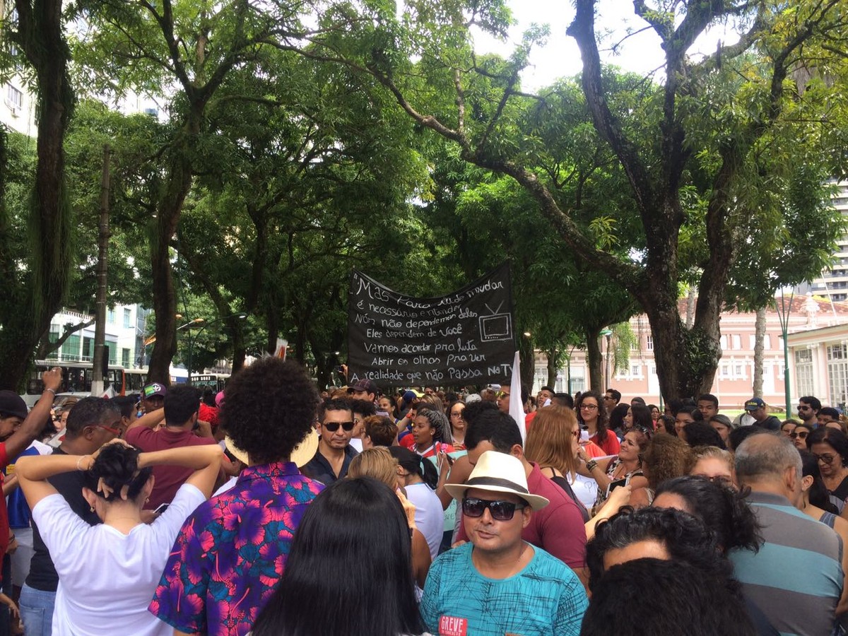 Profissionais da área do trânsito, educação e segurança pública fazem a ...