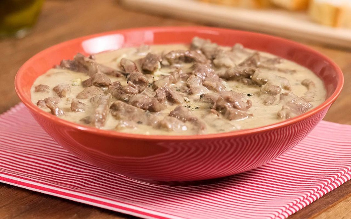 Tiras de filé-mignon ao molho gorgonzola | Carnes | Receitas