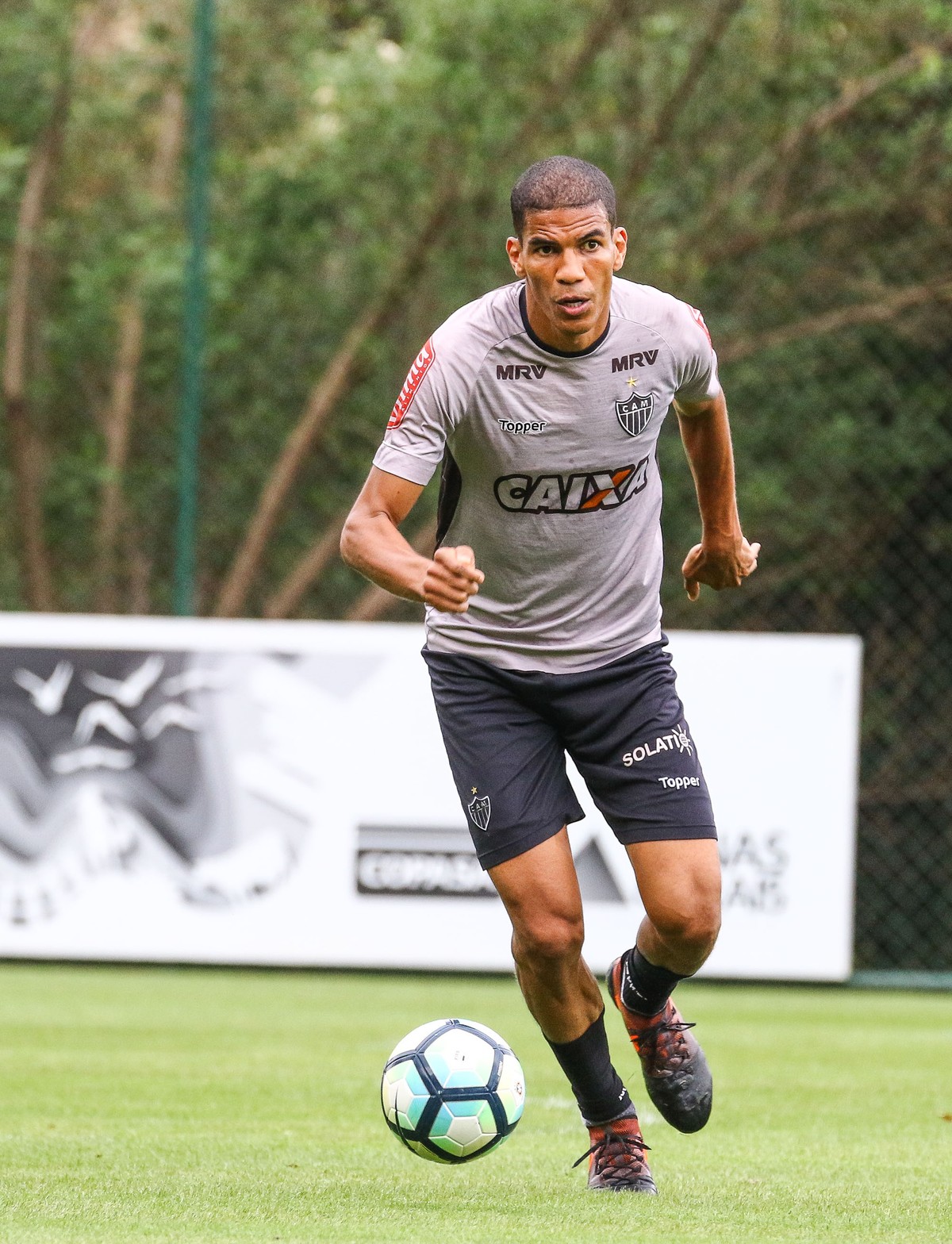 Ainda sem discutir renovação, Leonardo Silva não vê Libertadores como ...