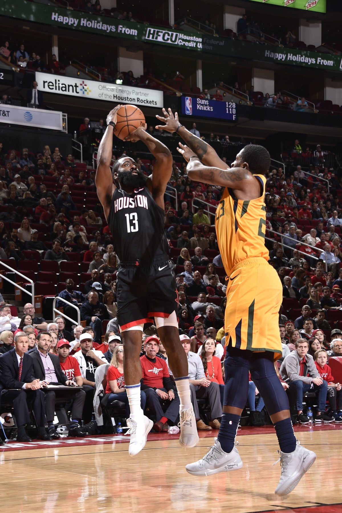 Com 47 pontos de James Harden, Rockets passam pelo Jazz e embalam ...