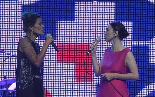 Zélia Duncan e Adriana Calcanhoto sobem ao palco no Festival da Música ... Zélia Duncan e Adriana Calcanhoto sobem ao palco no Festival da Música ...