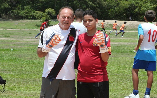 Ex-goleiro revive momentos com neto em peneira do Náutico, em Manaus ...