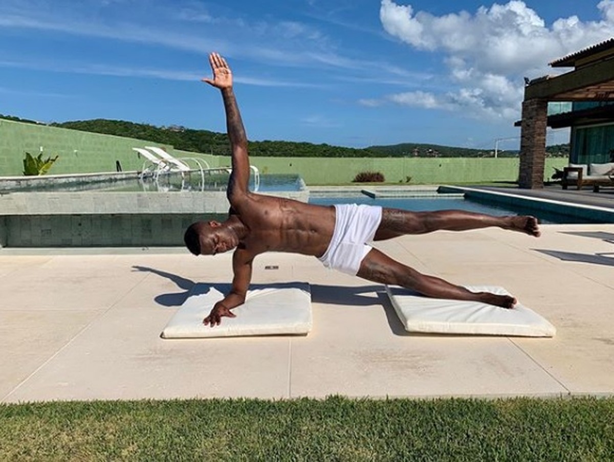 Fã faz "mágica", descobre casa de Vinicius Junior em Búzios e ganha ...