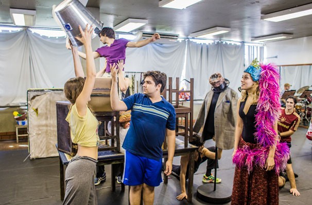 Rede Globo > globo teatro - Stepan Nercessian e Leo Bahia se dividem no ...