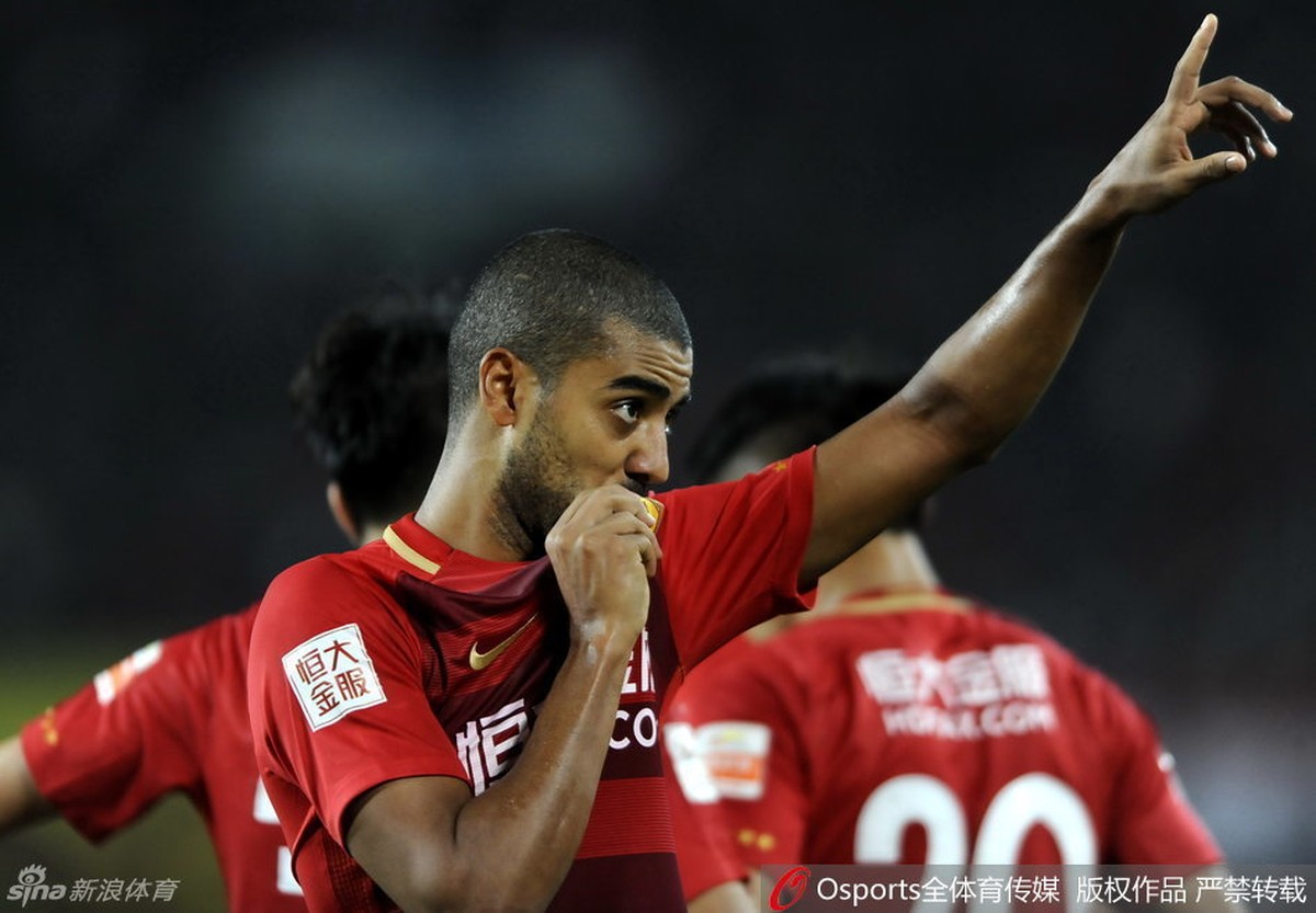 De novo titular na China, Alan comemora a marca de 300 jogos na ...