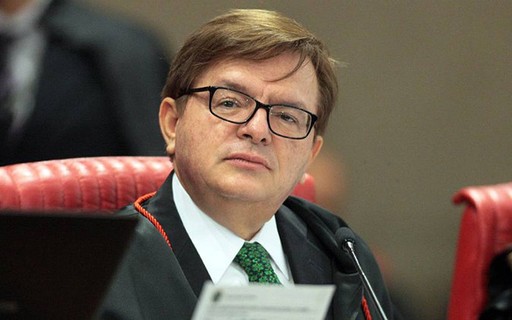 Herman entrega a ministros do TSE relatório final da ação sobre chapa ...