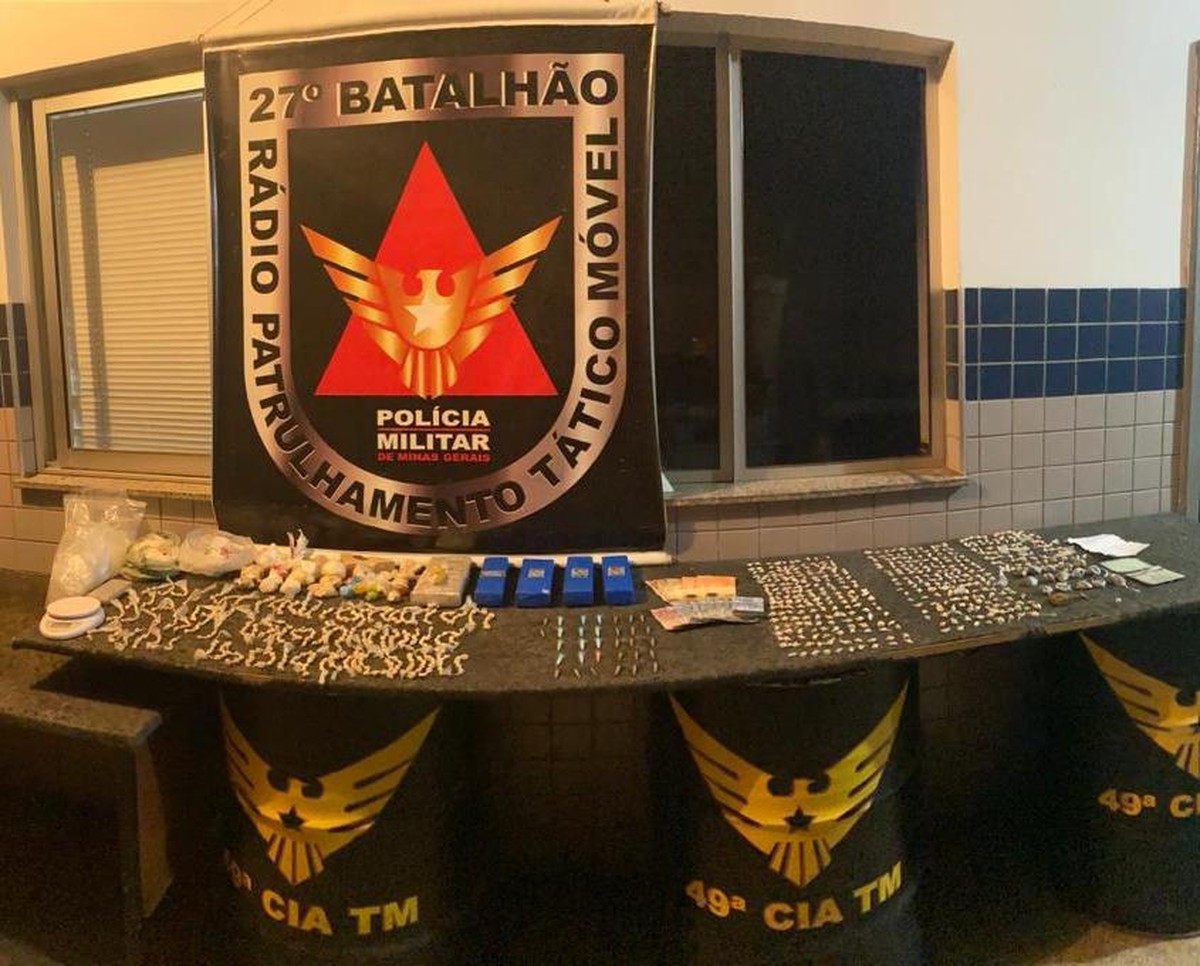 Polícia Apreende Quase 900 Pedras De Crack Em Juiz De Fora Zona Da