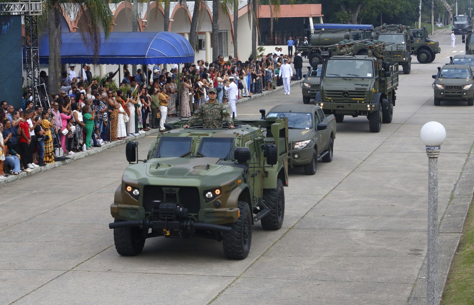 Marinha entrega novos blindados para uso em operações militares