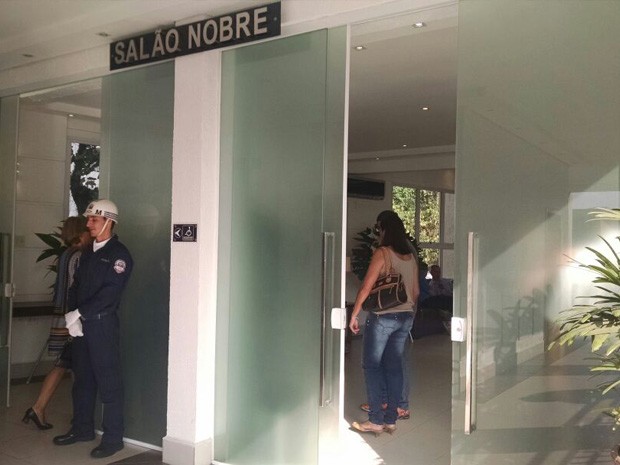 G1 - Família, amigos e políticos se despedem de Marcus De Rosis ...