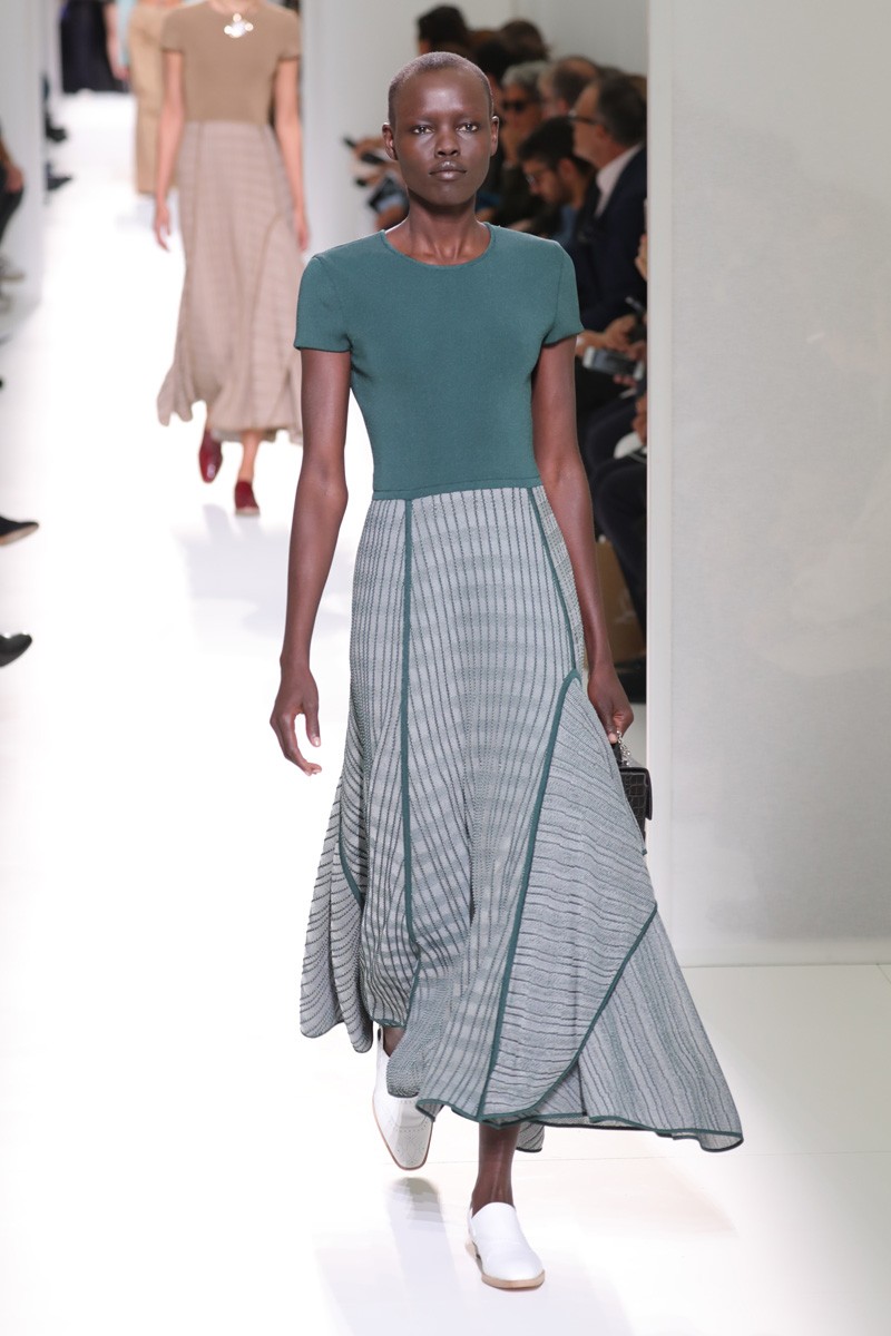 Hermès alia clássico atemporal da marca a desejos do momento | Desfiles ...