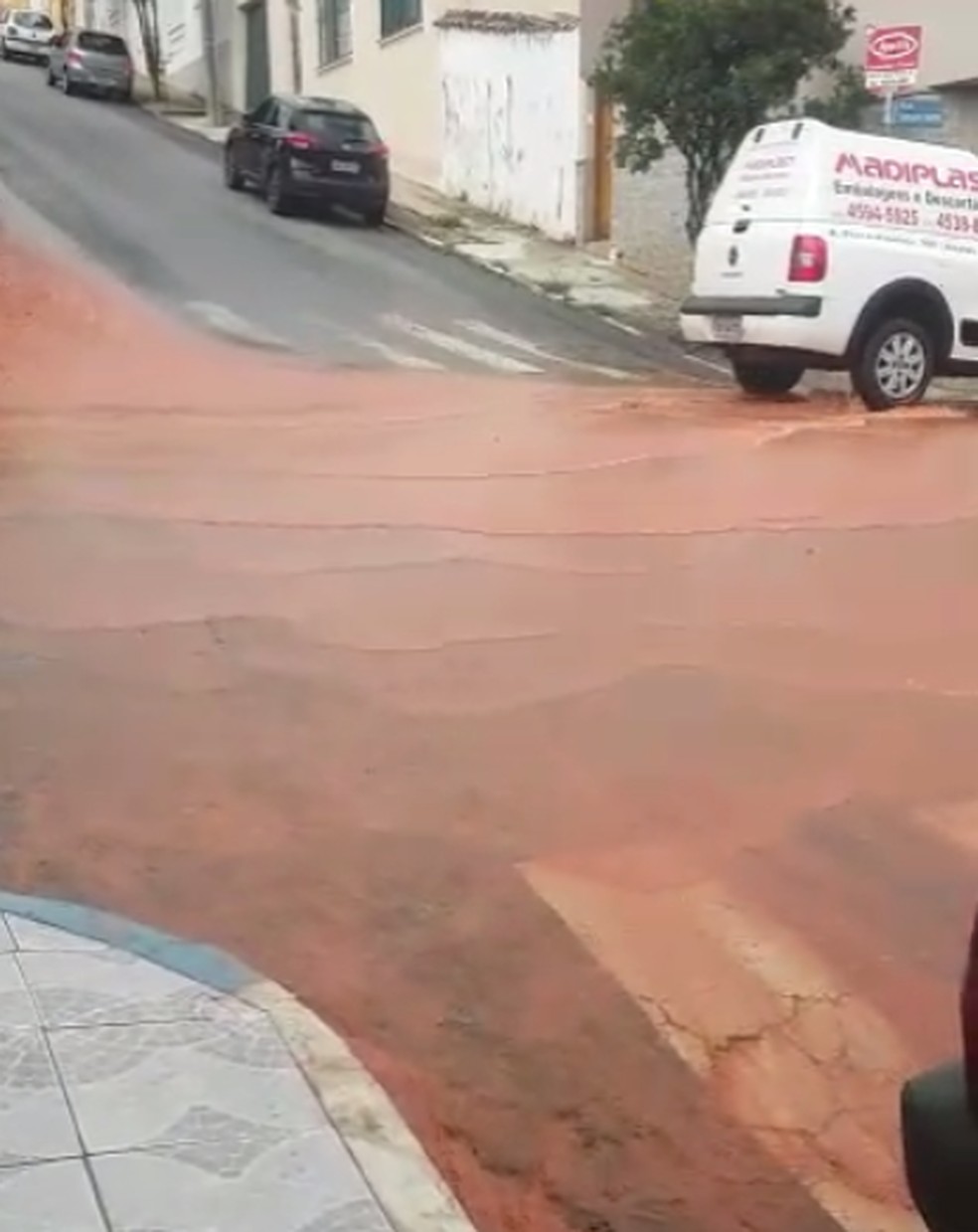 Rompimento De Adutora Causa Pontos De Alagamento Em Itatiba Sorocaba