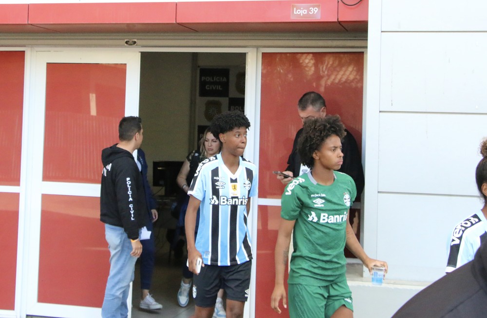 Jogadoras do Grêmio denunciam ofensa racista de torcedor do Inter ...
