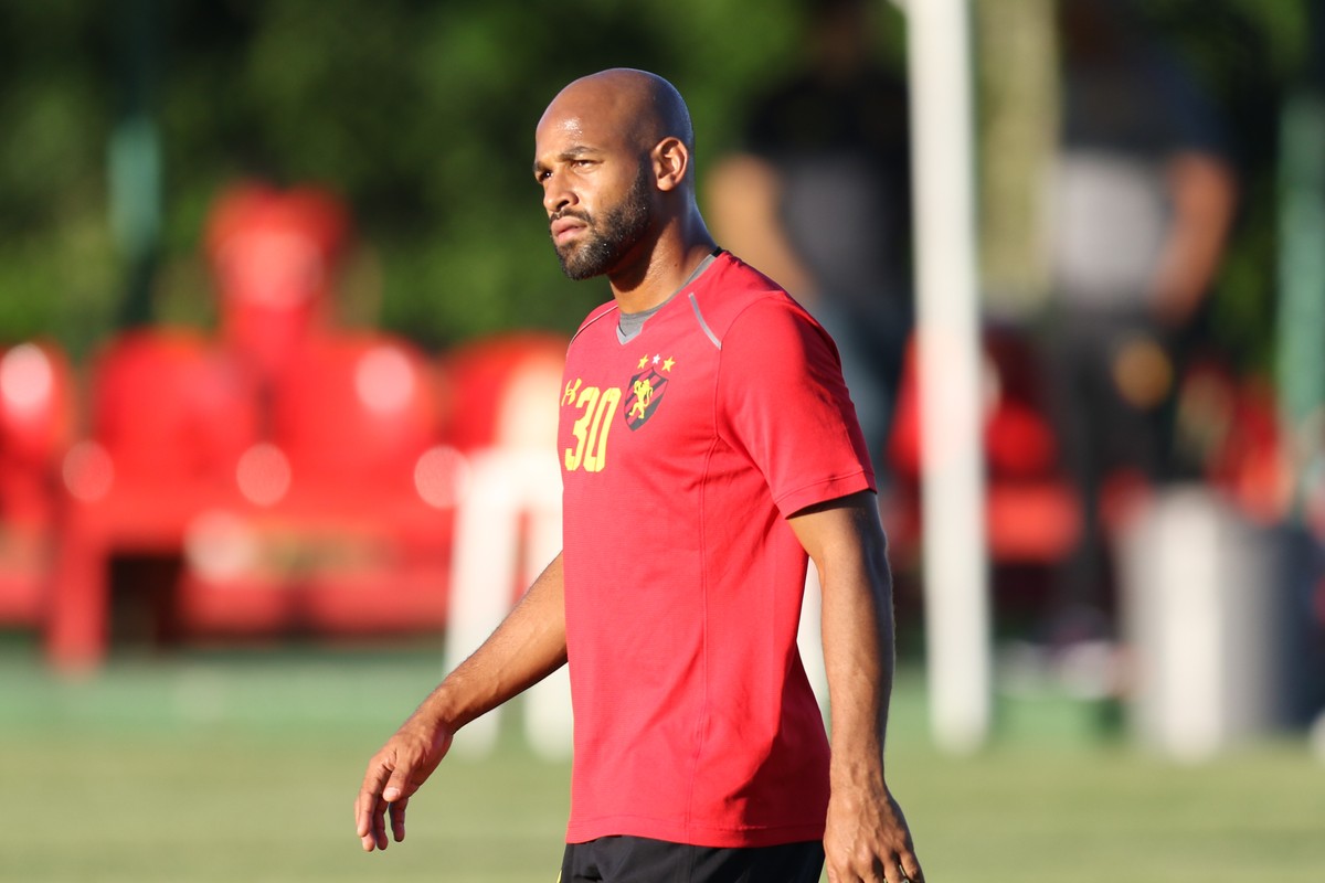 Fellipe Bastos cobra atitude no Sport: "Temos de dar a cara para bater ...