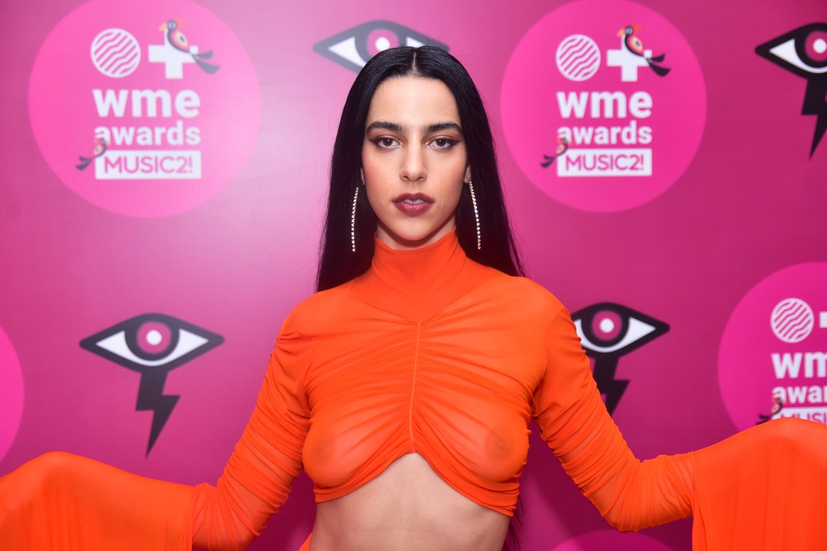 Marina Sena aposta em look com transparência para apresentar prêmio | TV & Famosos | gshow