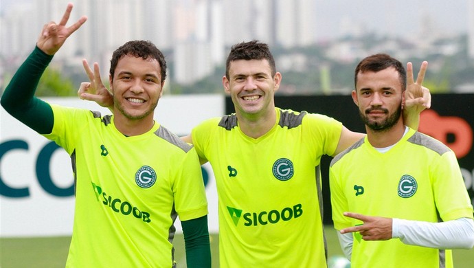 Na "fila de espera", Alex Alves quer finalmente se firmar no Goiás