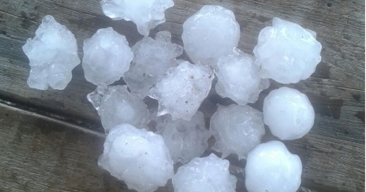 G1 - Granizo em Curitibanos, SC, causa danos em centenas de casas ...