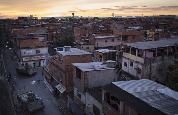 Polícia do Rio ocupa Complexo da Maré - ÉPOCA | Tempo