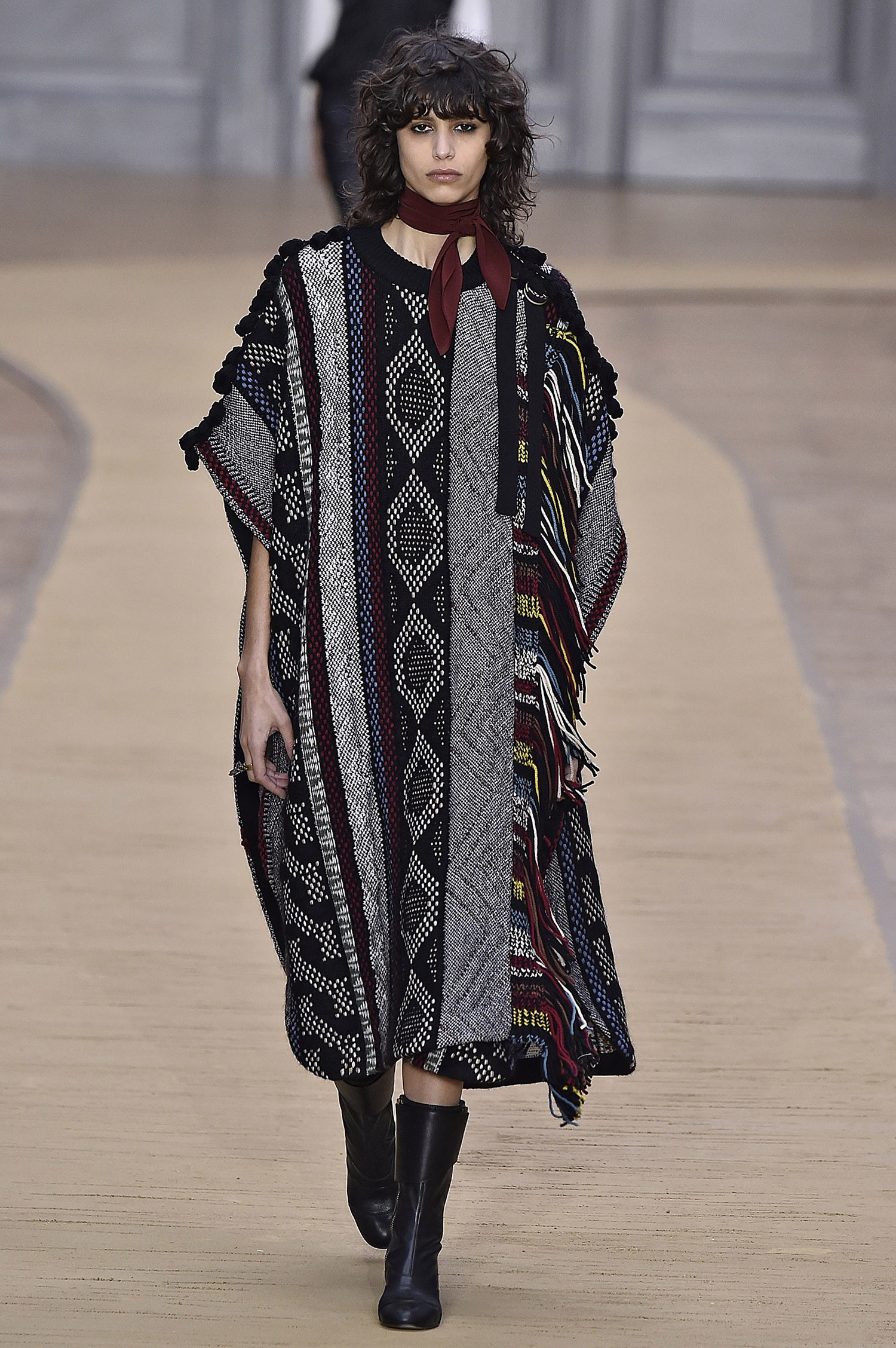 Rainha do boho contemporâneo, Chloé traz inverno 2017 esperto e ...