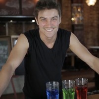 Raphael Sander dá show como bartender; assista ao vídeo! - notícias em ...