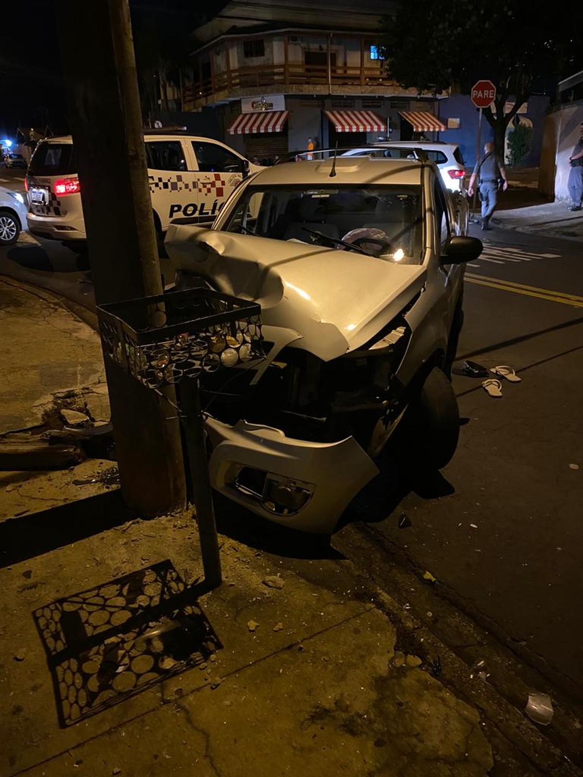Suspeito de roubar veículo é preso após perseguição e batida contra ...