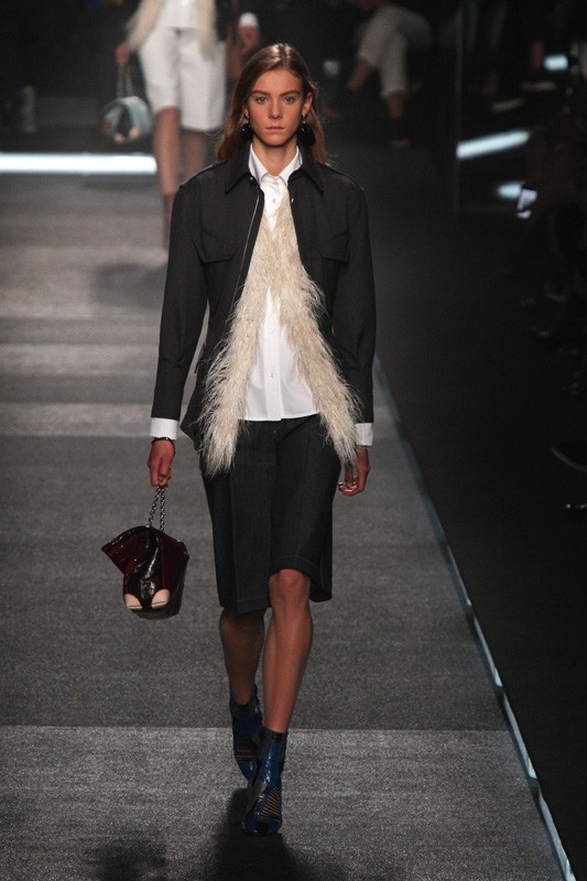 Louis Vuitton | Paris | Verão 2015 | Desfiles | Vogue