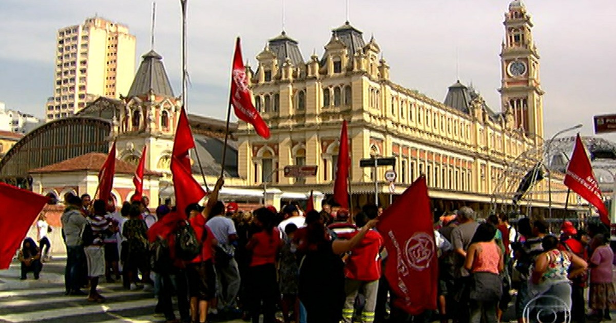 G1 - Protestos de sem-teto e sindicatos fecham rodovia e avenidas de SP ...