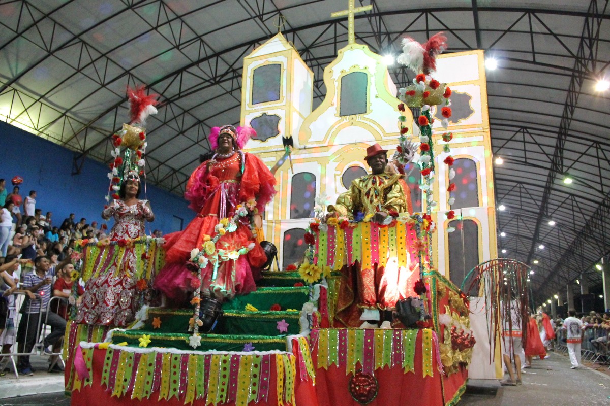 Folia Em Taubaté Tem Blocos Matinês E Desfile De Escolas De Samba
