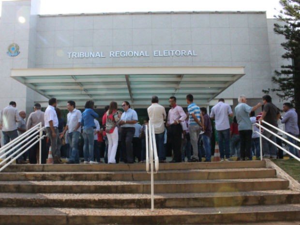 G1 - Cinco candidatos registram chapas no TRE-MS neste sábado ...
